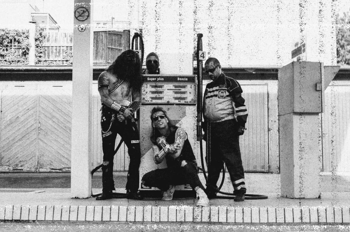 Οι DEATH RACER παρουσιάζουν το ντεμπούτο τους μέσω της DYING VICTIMS ...